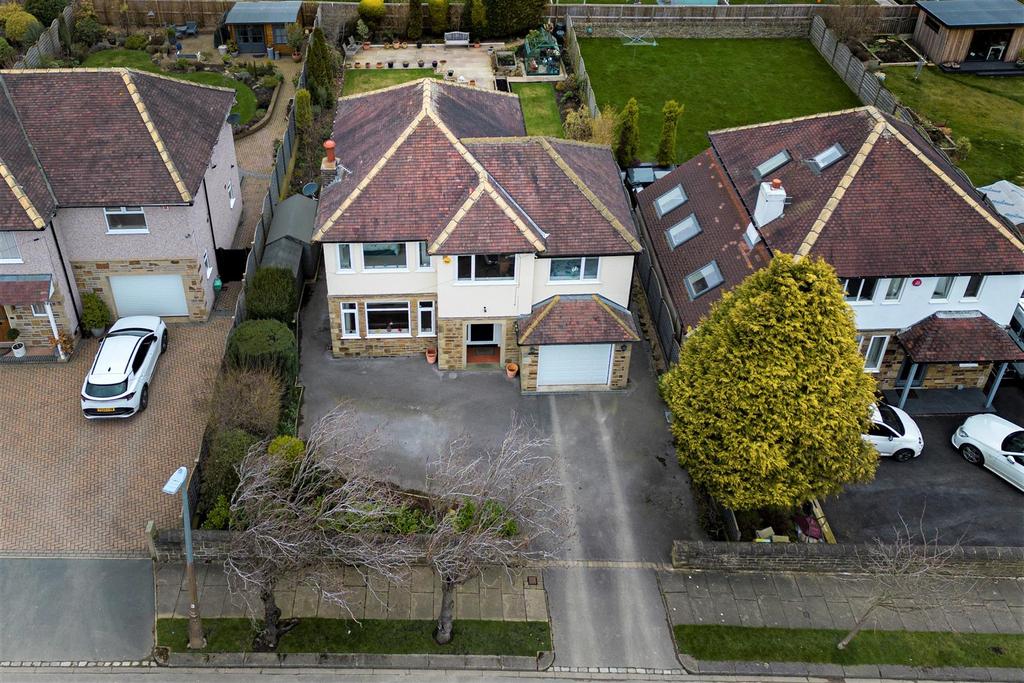 Gernhill Avenue, Fixby 4 bed detached house - £500,000