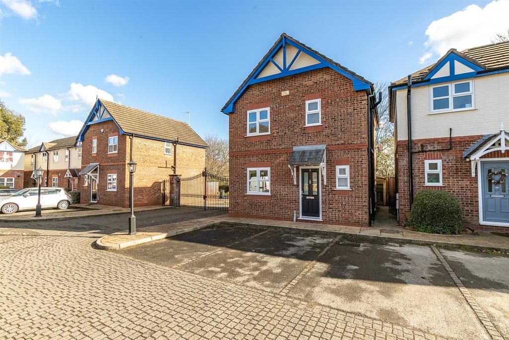 The Old Courtyard, Manchester 3 bed detached house - £1,200 pcm (£277 pw)