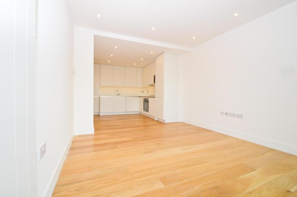 Plumbers row, London 1 bed apartment - £2,296 pcm (£530 pw)