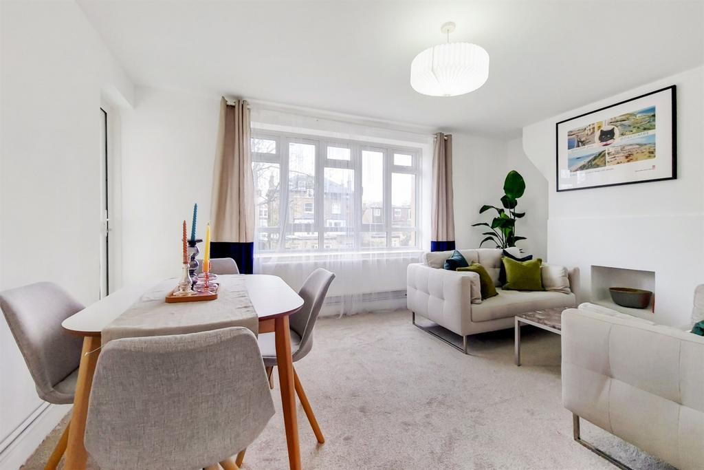 Staplefield Close, Streatham Hill, SW2 4 bed flat - £400,000