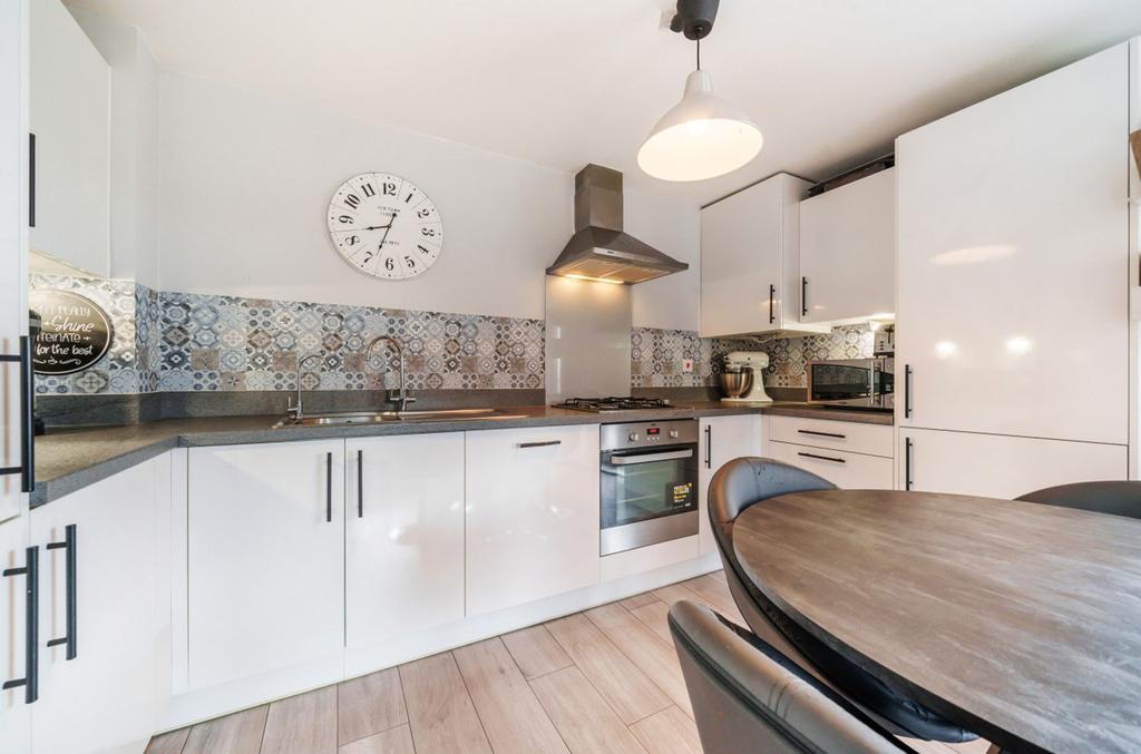 Bremner Way, Wokingham, RG40 2 bed apartment - £300,000