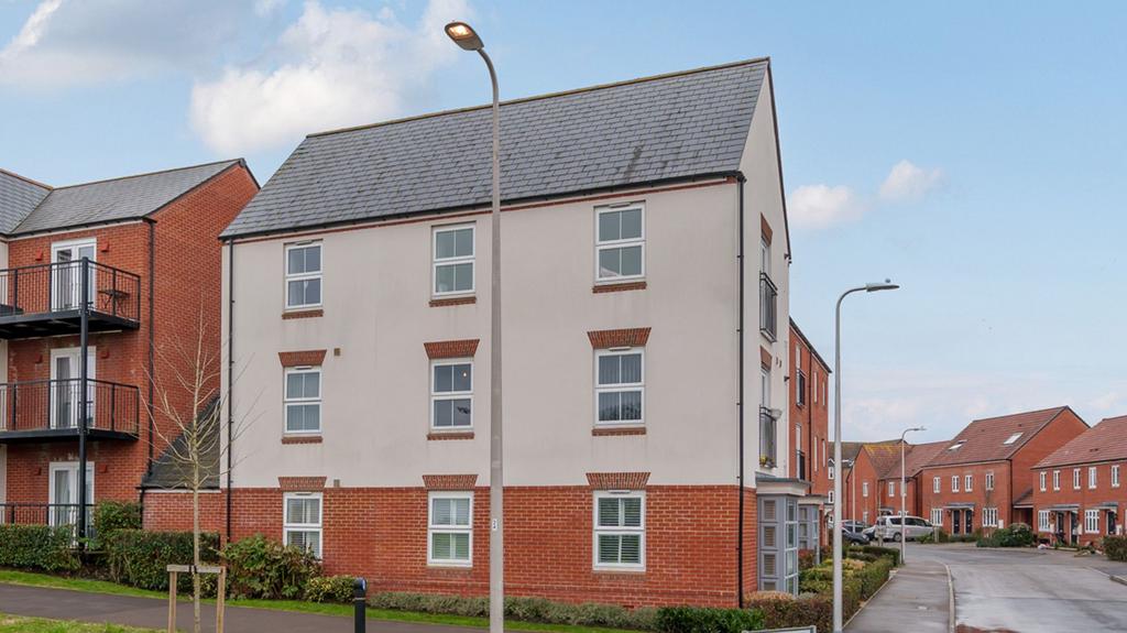 Bremner Way, Wokingham, RG40 2 bed apartment - £300,000