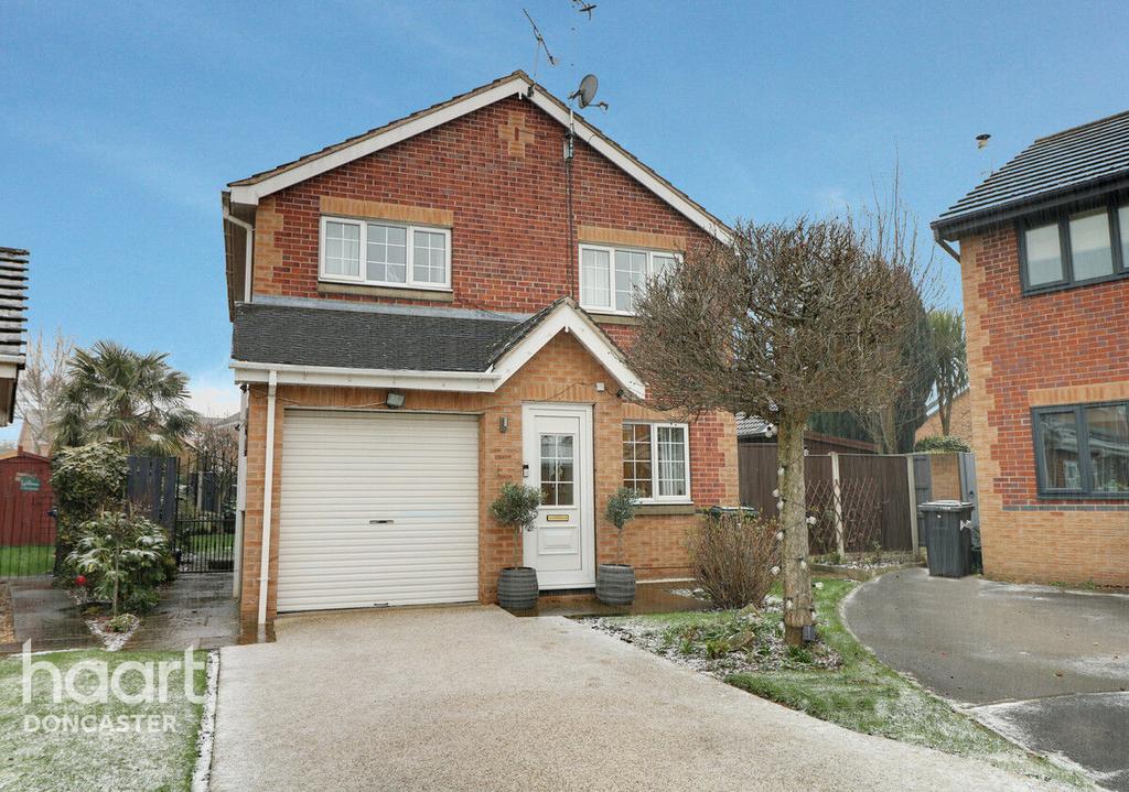 Rothesay Close, Cusworth, Doncaster 3 bed detached house - £280,000