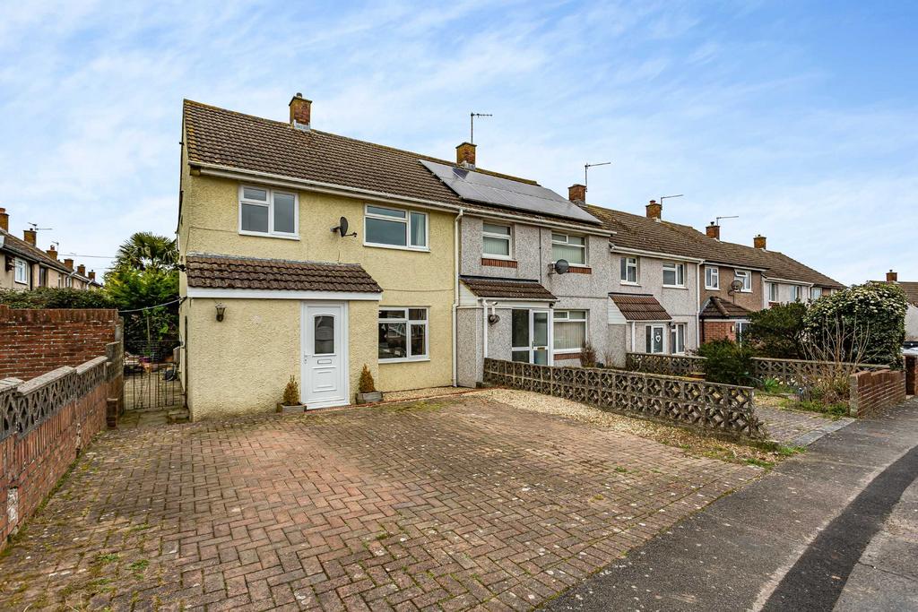 Western Avenue, Chepstow 3 bed end of terrace house - £250,000