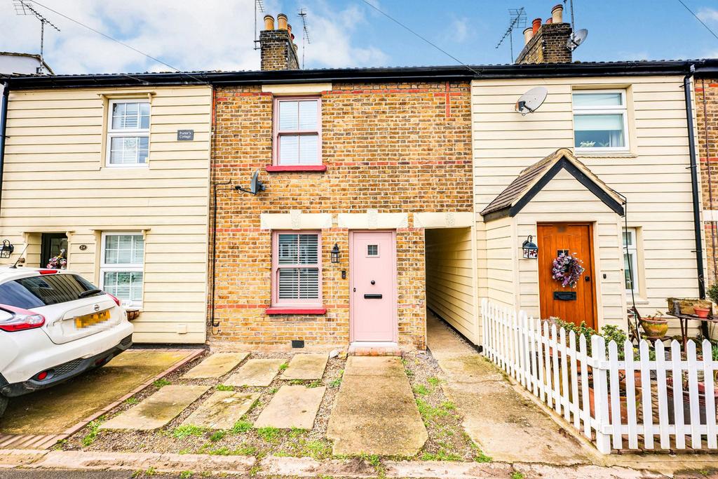 St. Johns Road, Southend-on-sea, SS3 2 bed terraced house - £325,000