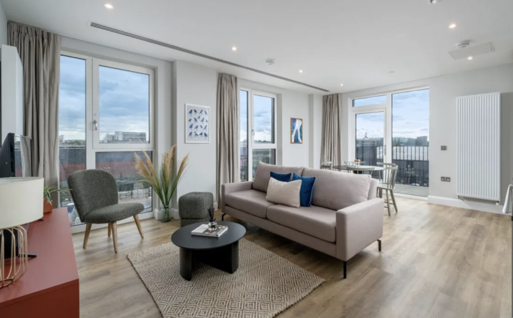 London, SW11 3 bed flat - £9,373 pcm (£2,163 pw)