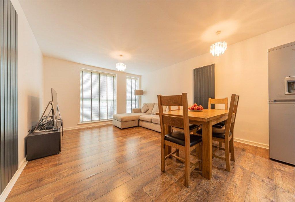 Springhead Parkway, Northfleet... 2 bed apartment - £1,450 pcm (£335 pw)