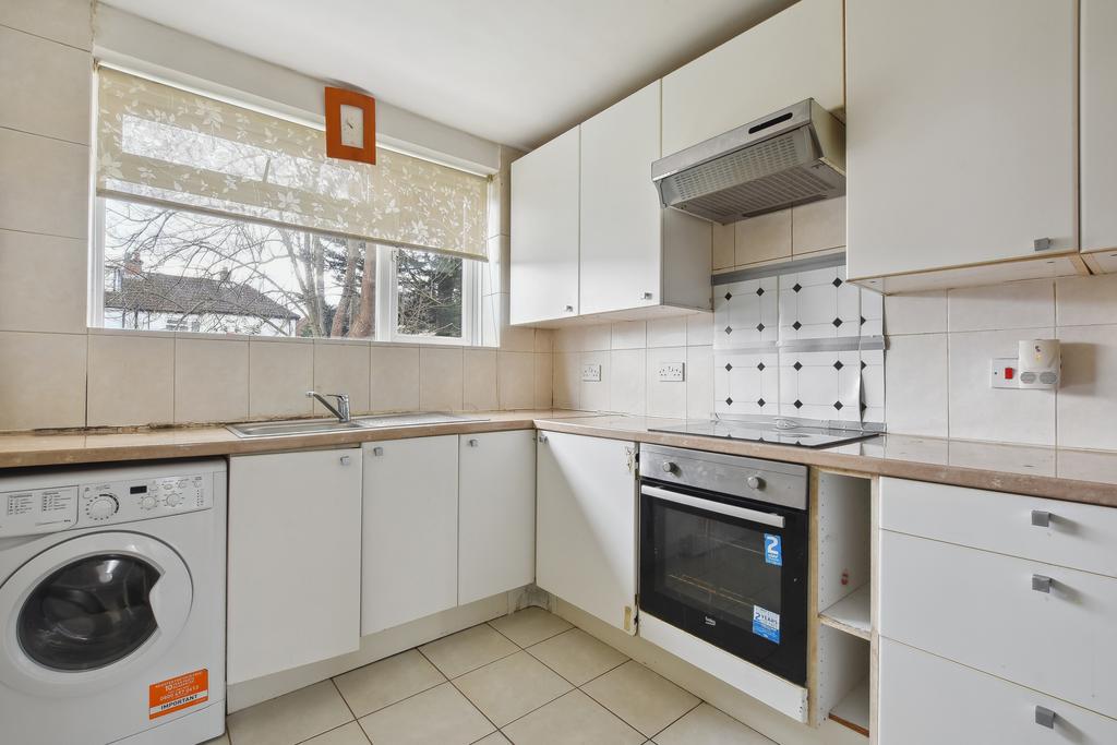 Winton Gardens Edgware HA8 2 Bed Flat 335 000 winton-gardens-edgware-ha8-2-bed-flat-335-000