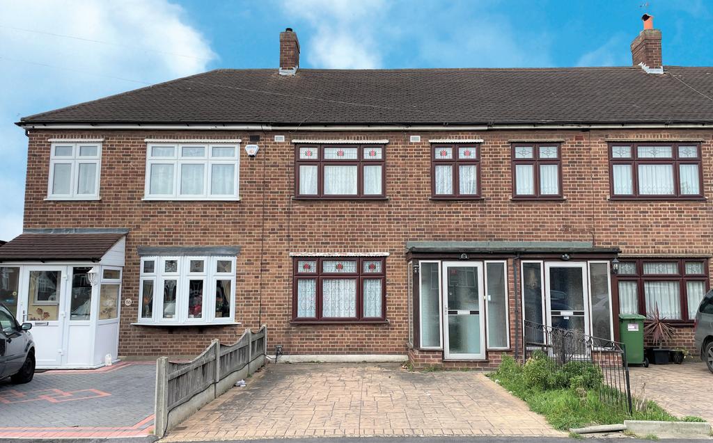 84 Rothbury Avenue, Rainham 3 bed terraced house - £220,000