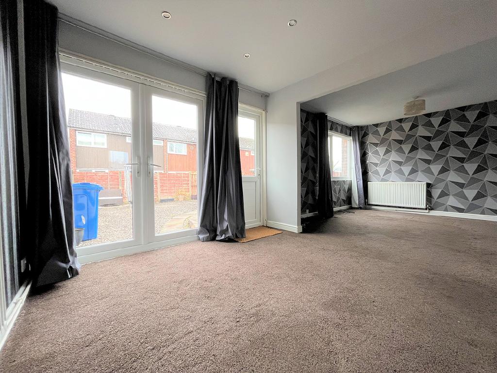 59 Great Howarth, Rochdale, Greater... 3 bed semi-detached house - £60,000
