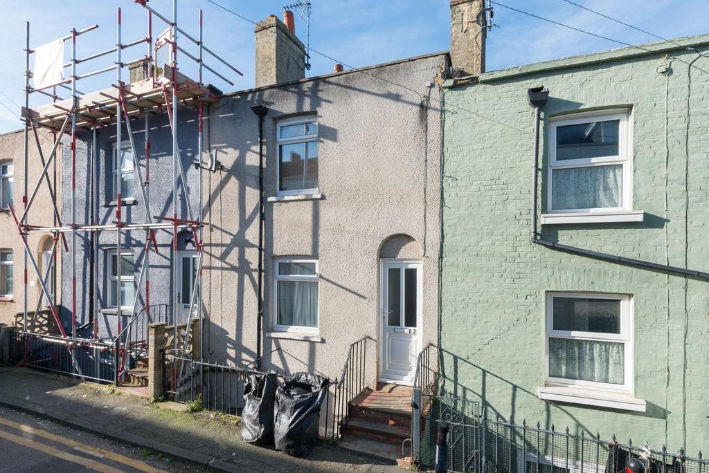 Upper Dumpton Park Road, Ramsgate, CT11 2 bed terraced house - £180,000