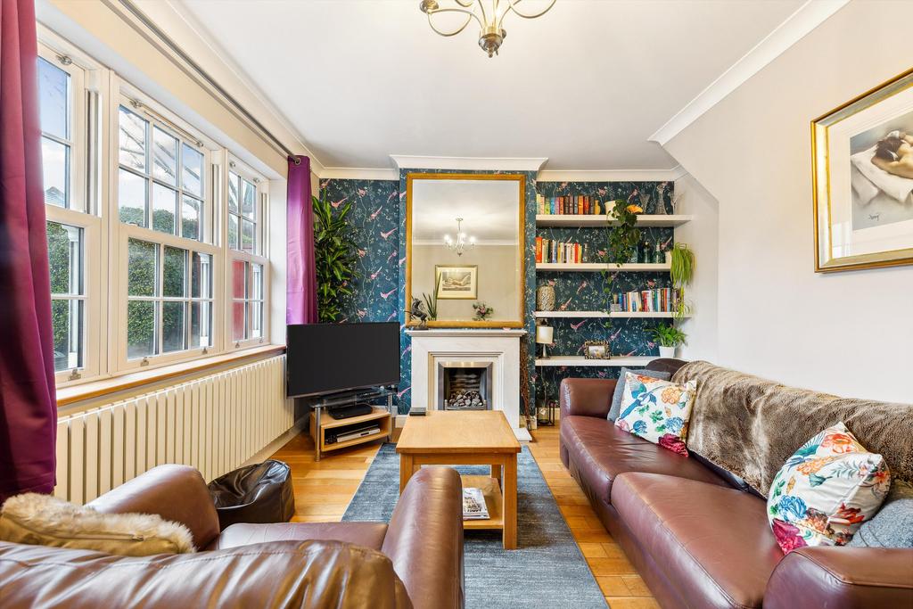 Manchester Road, London, E14 2 bed semi-detached house - £700,000