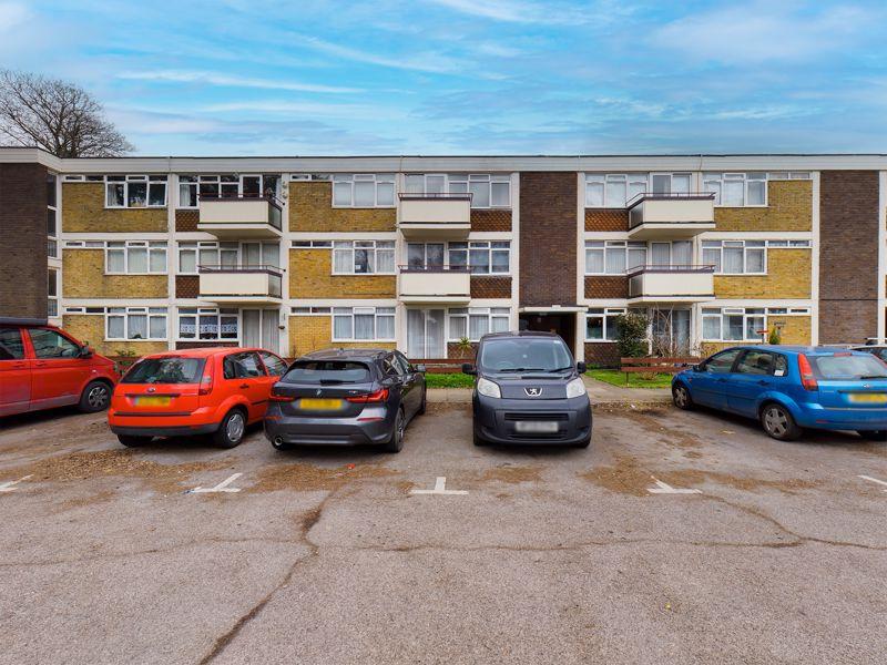 Ifield, Crawley 2 bed apartment for sale - £215,000