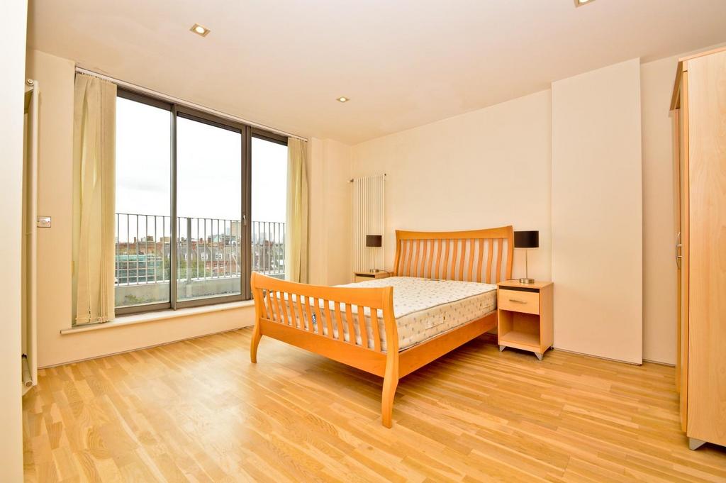 Plumbers Row, London, E1 2 bed apartment - £2,513 pcm (£580 pw)