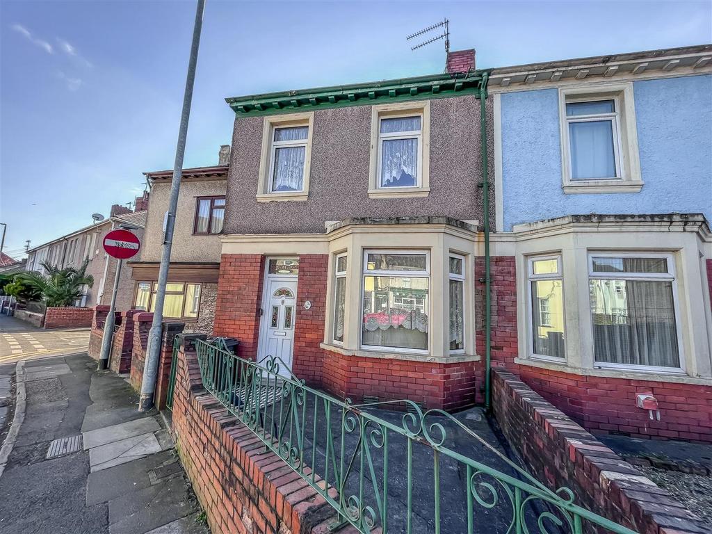 Duckpool Road, Newport 3 bed terraced house - £140,000