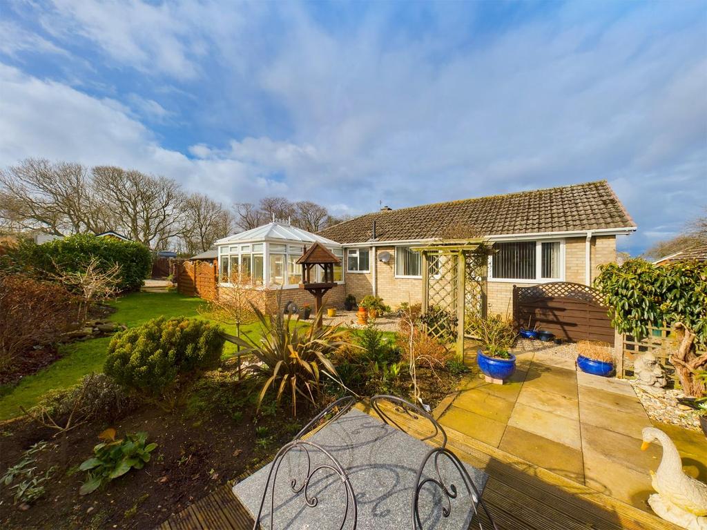 Fewston Close, Filey, North Yorkshire 2 bed detached bungalow - £350,000