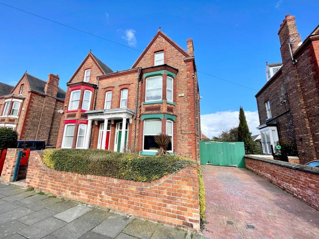 Clifton Avenue, Hartlepool 6 bed semi-detached house - £325,000