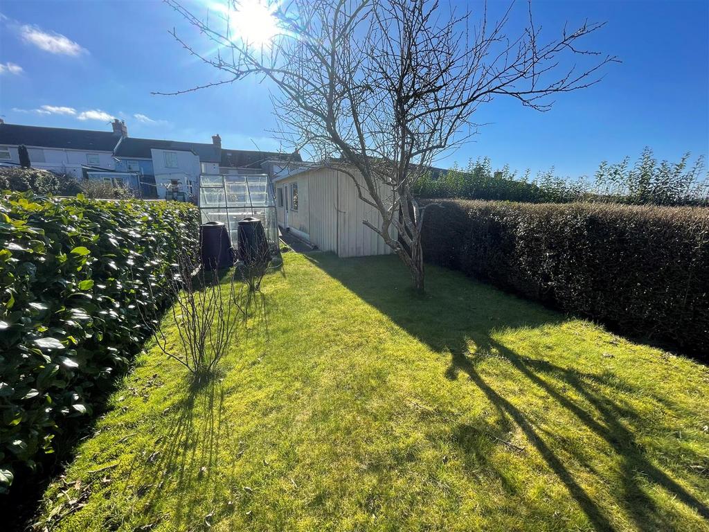 Heol Morlais, Trimsaran, Kidwelly 3 bed terraced house - £125,000