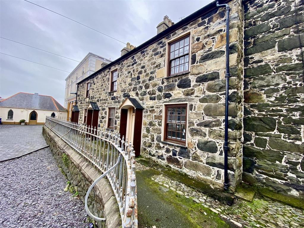 Penmount Square Pwllheli 2 Bed House £495 Pcm £114 Pw
