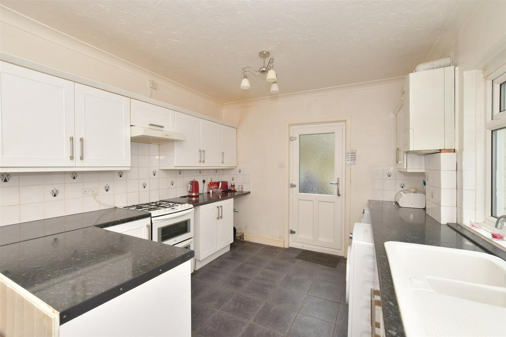Scinde Crescent, Shanklin, Isle of Wight 3 bed semi-detached house - £ ...