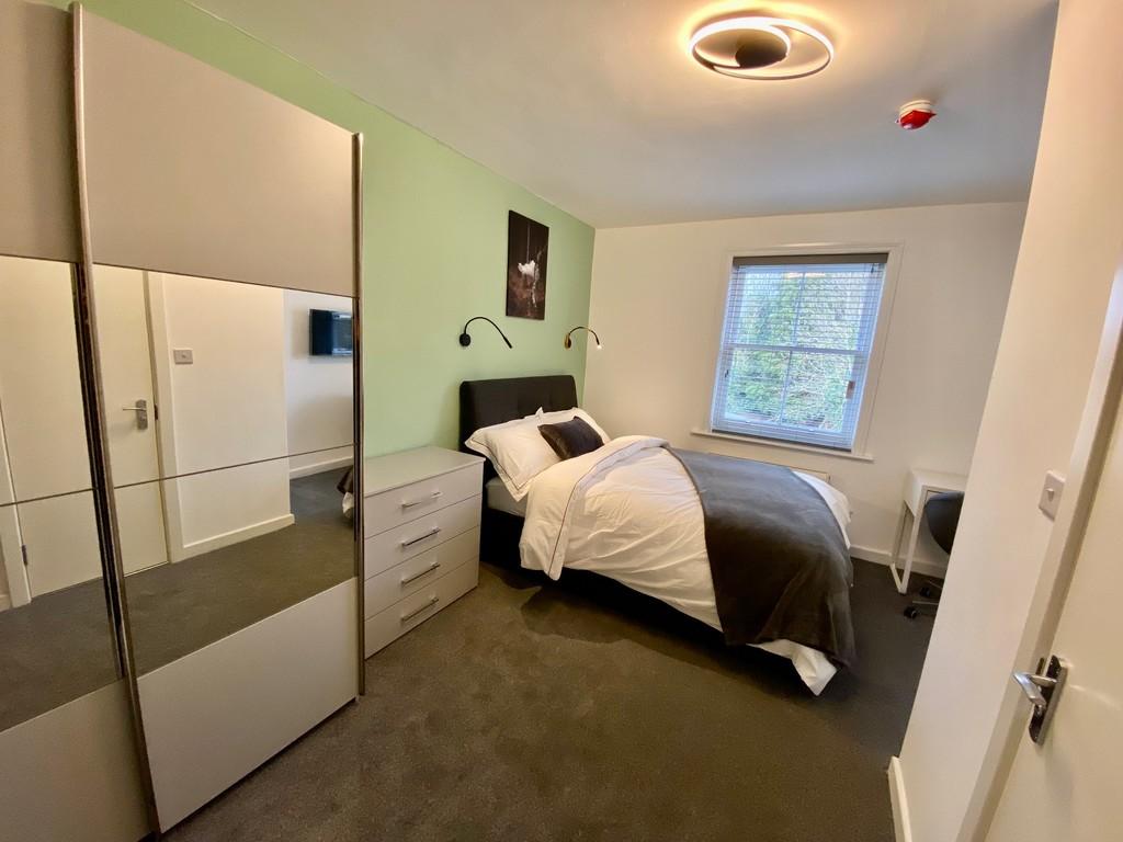 Room 3, 67 Russell Street 1 bed in a house share - £875 pcm (£202 pw)