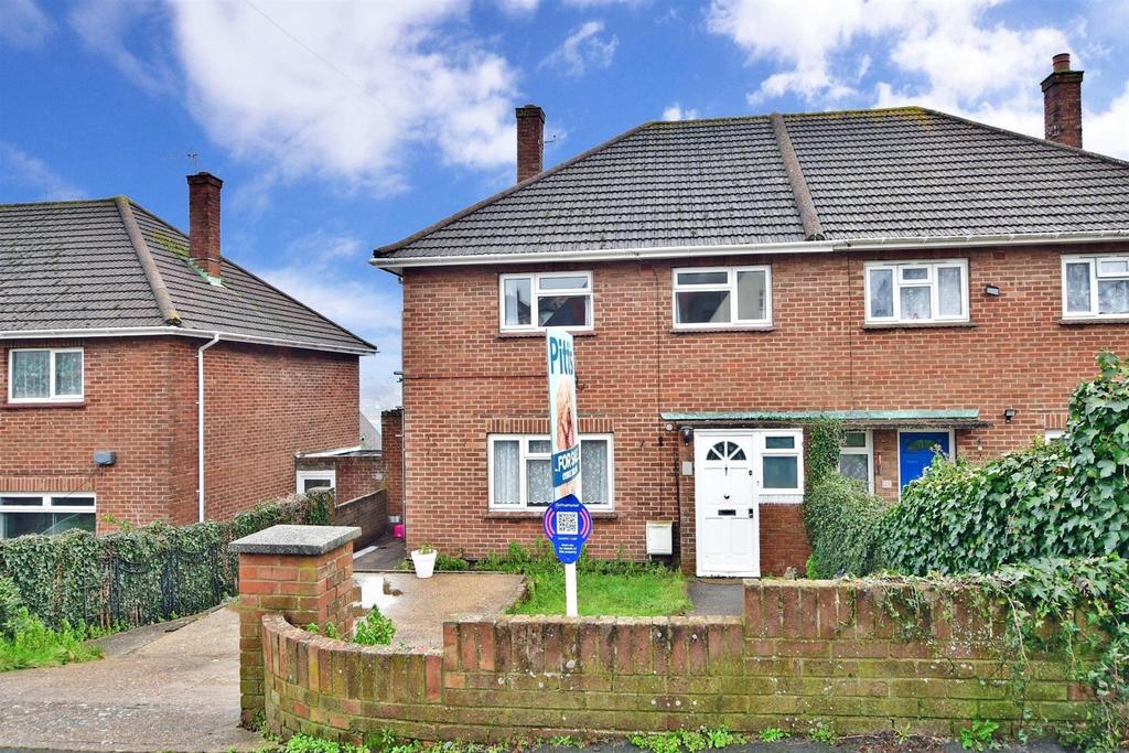 Shamblers Road, Cowes, Isle of Wight 3 bed semi-detached house - £220,000