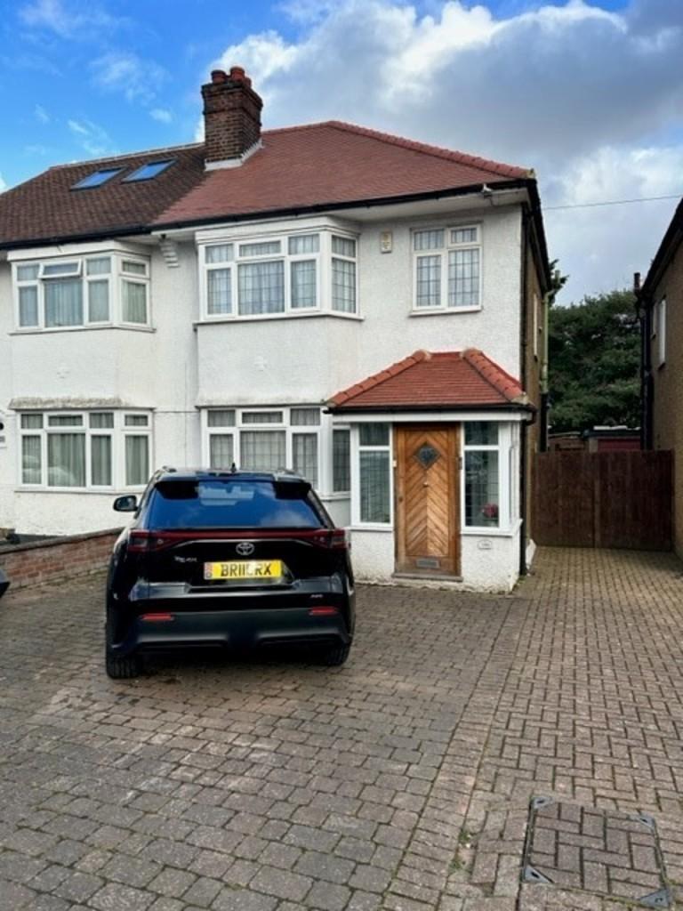 Broadfields Avenue Edgware 3 Bed Semi Detached House £2 100 Pcm £