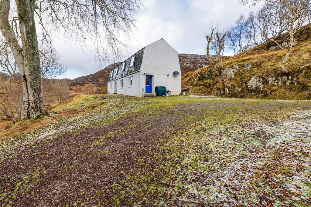 An Airidh, Recharn, Lochinver, IV27 4JB 4 bed detached house - £275,000
