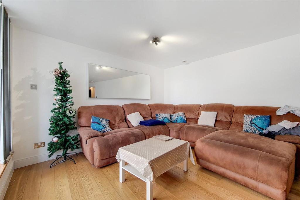 Manchester Road, London 3 bed flat - £2,900 pcm (£669 pw)