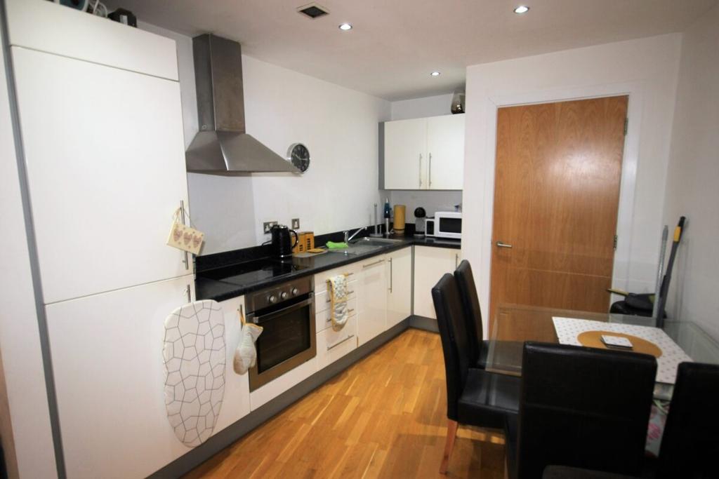 Millennium Tower Salford M50 1 bed apartment - £1,000 pcm (£231 pw)