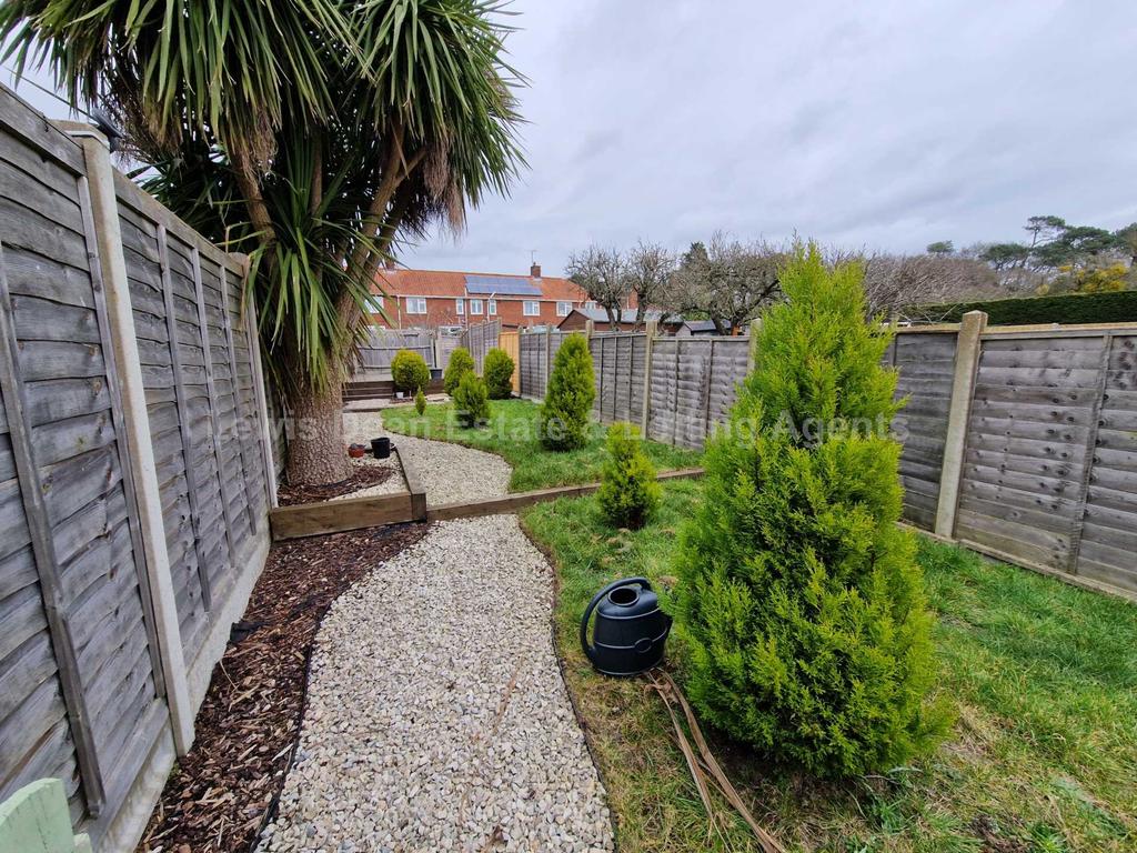 LET AGREED SIMILAR PROPERTIES REQUIRED 1 bed flat - £850 pcm (£196 pw)