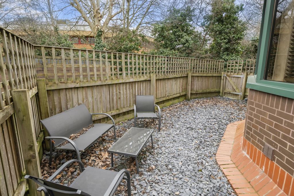 Swindon, Wiltshire, SN5 1 bed flat - £130,000