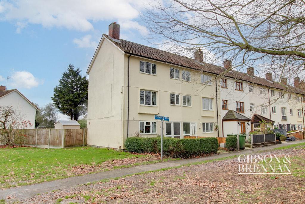 Norwood End, Basildon, SS14 4 bed end of terrace house - £360,000
