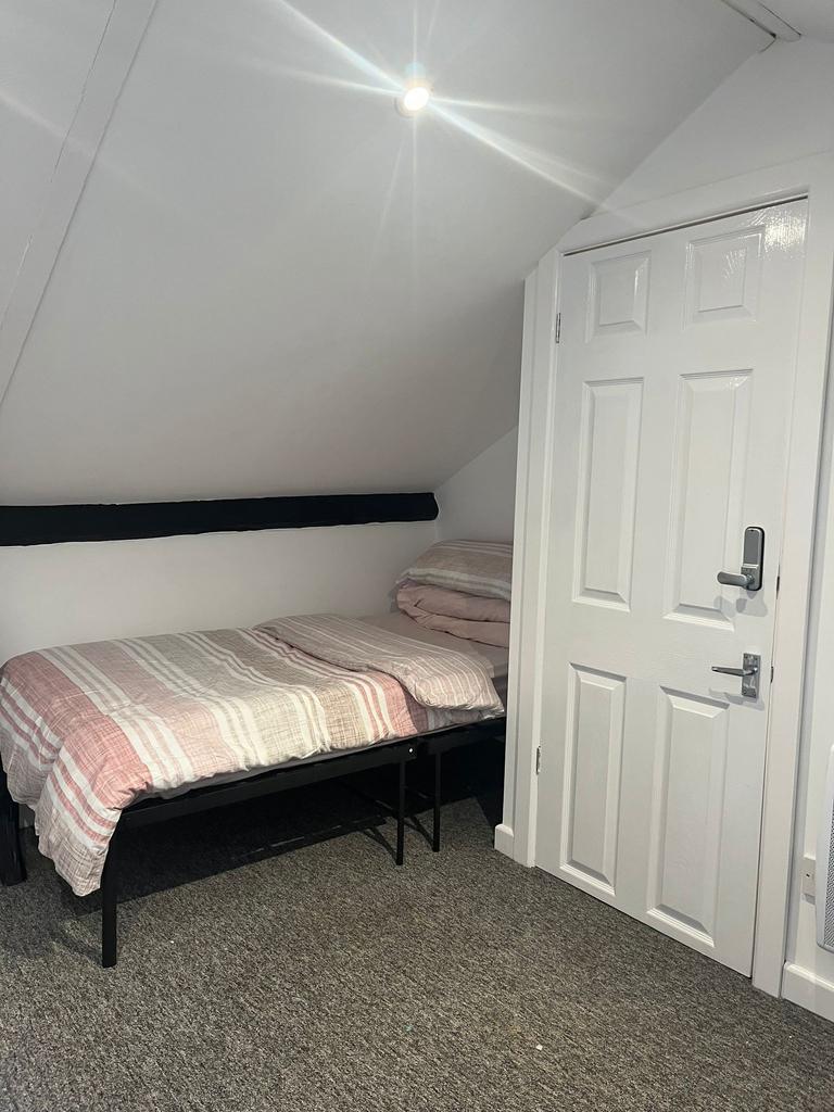 Bute Street, Luton, Bedfordshire, LU1 House share - £525 pcm (£121 pw)