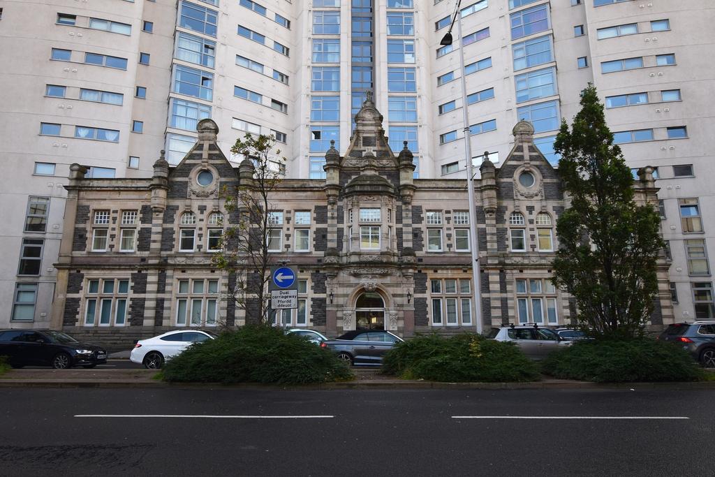 Altolusso, Bute Terrace, Cardiff Bay.... 1 bed flat - £1,000 pcm (£231 pw)