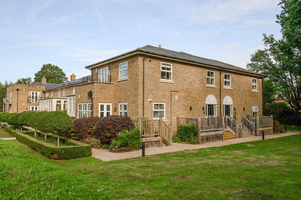 High Road, West Byfleet KT14 2 bed apartment - £500,000