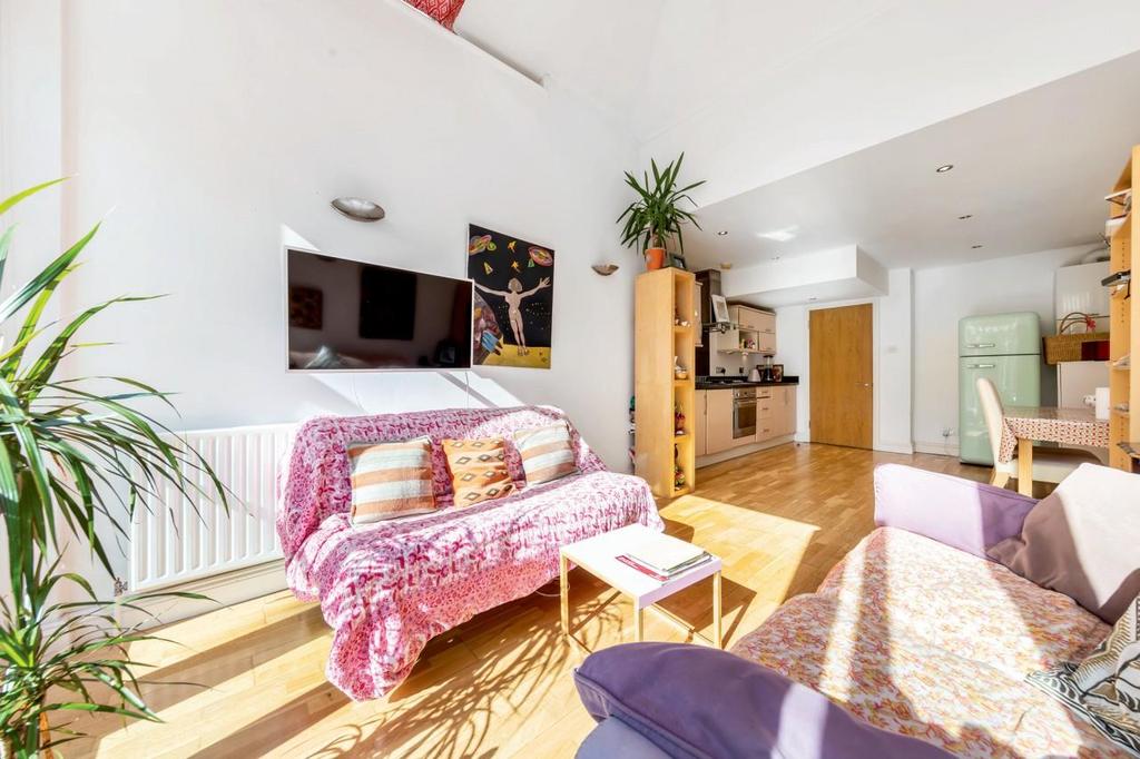 Lambert Road, SW2 1 bed flat - £1,699 pcm (£392 pw)