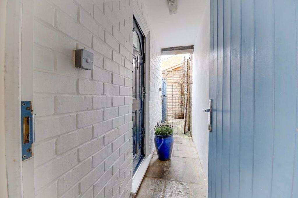 The Suffolks GL50 2AQ 1 bed house - £950 pcm (£219 pw)