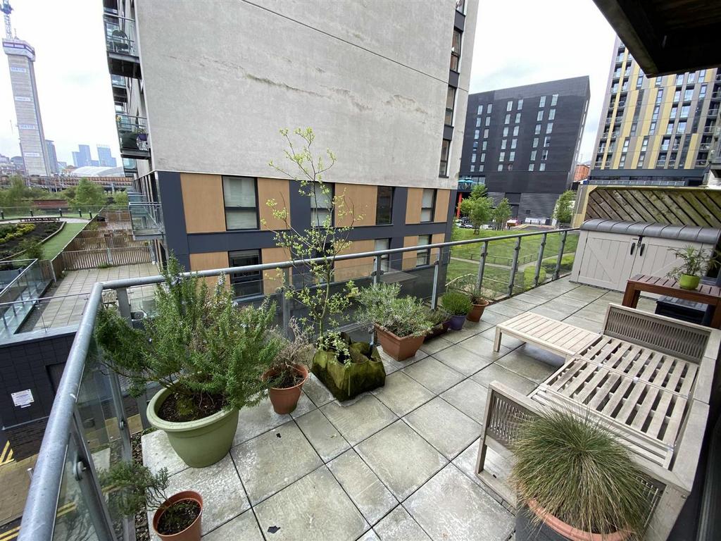 Barton Place, 3 Hornbeam Way, Manchester 2 bed apartment - £210,000