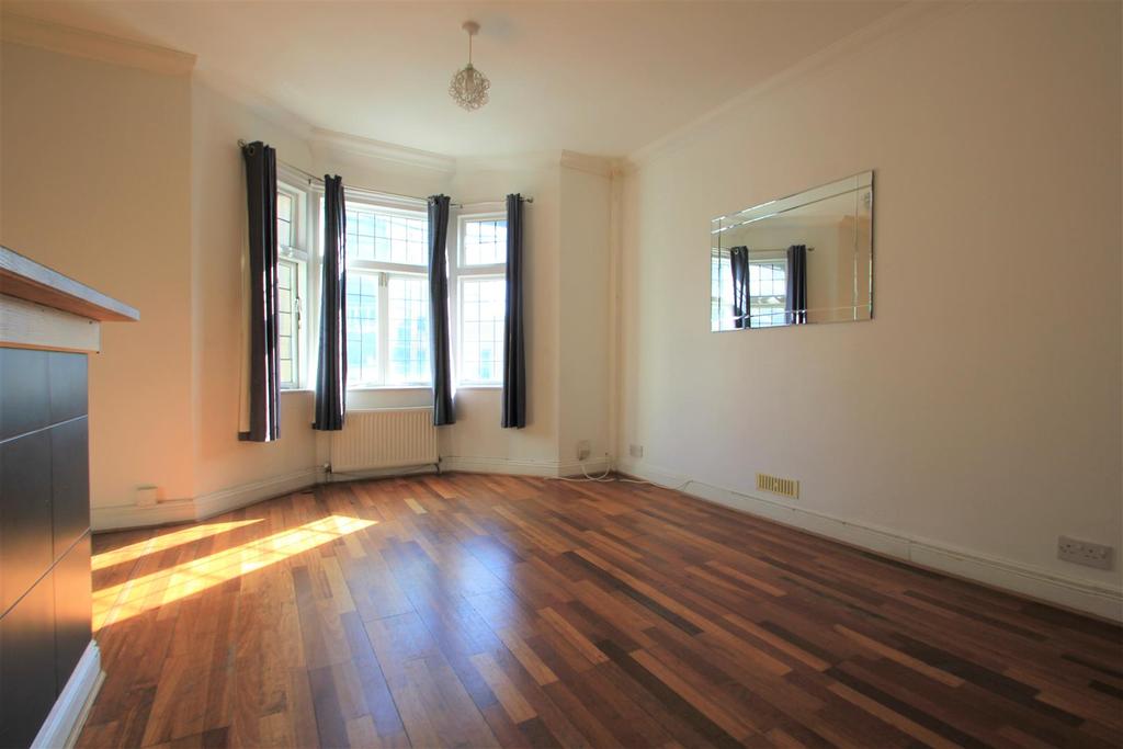 Queen Square, Brighton, East Sussex 2 bed flat - £1,350 pcm (£312 pw)