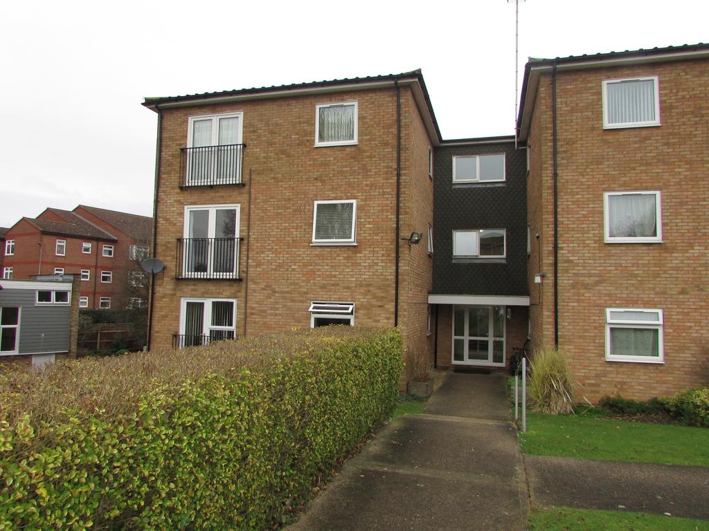 Chatsworth Court, Stevenage SG2 1 bed flat - £189,995