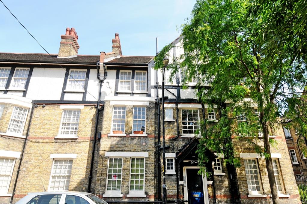 Liverpool Grove Walworth SE17 1 bed flat - £1,550 pcm (£358 pw)
