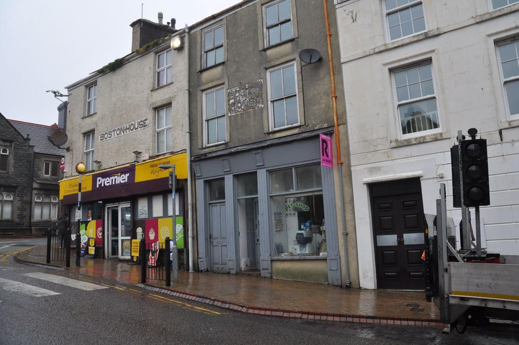 Holyhead, LL65 3 bed terraced house for sale - £80,000