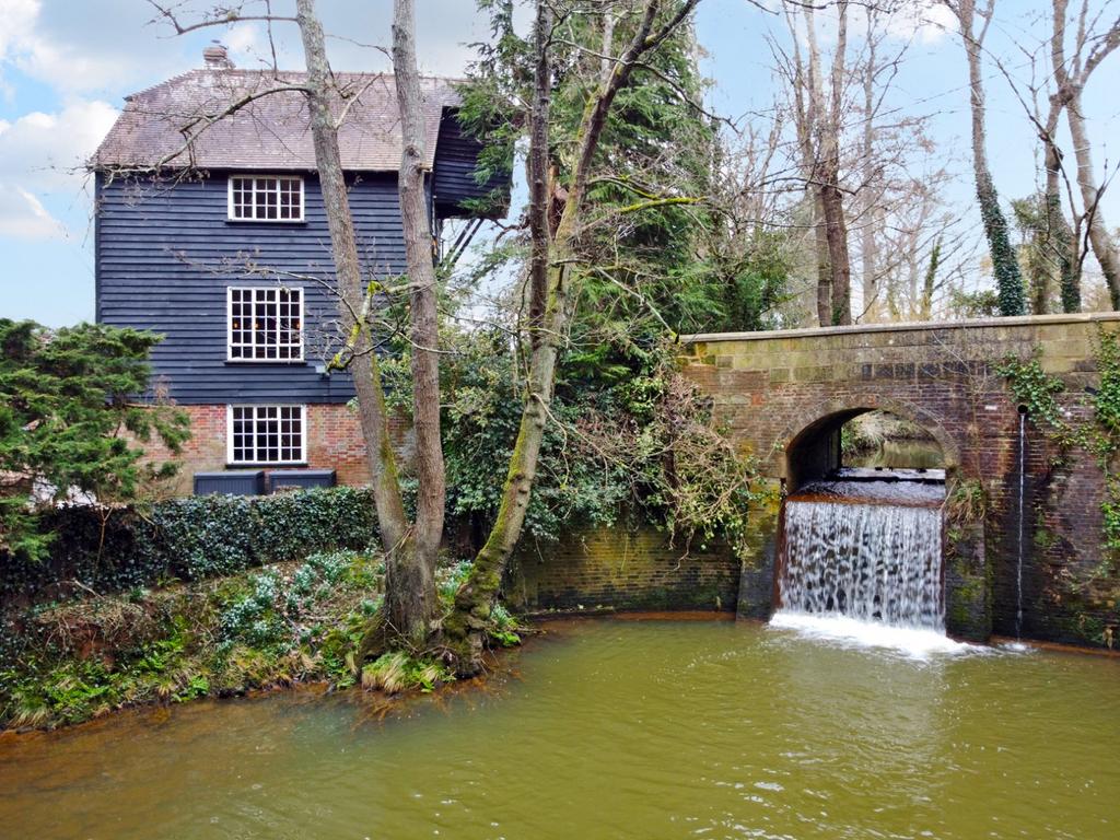 Uptons Mill Lane Framfield 3 Bed Detached House £1 375 000