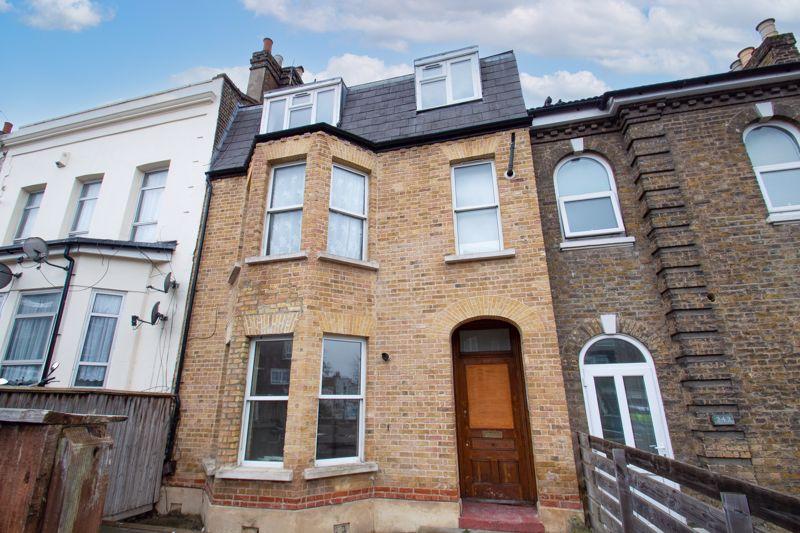 Burrage Road, London SE18 2 bed apartment - £1,500 pcm (£346 pw)