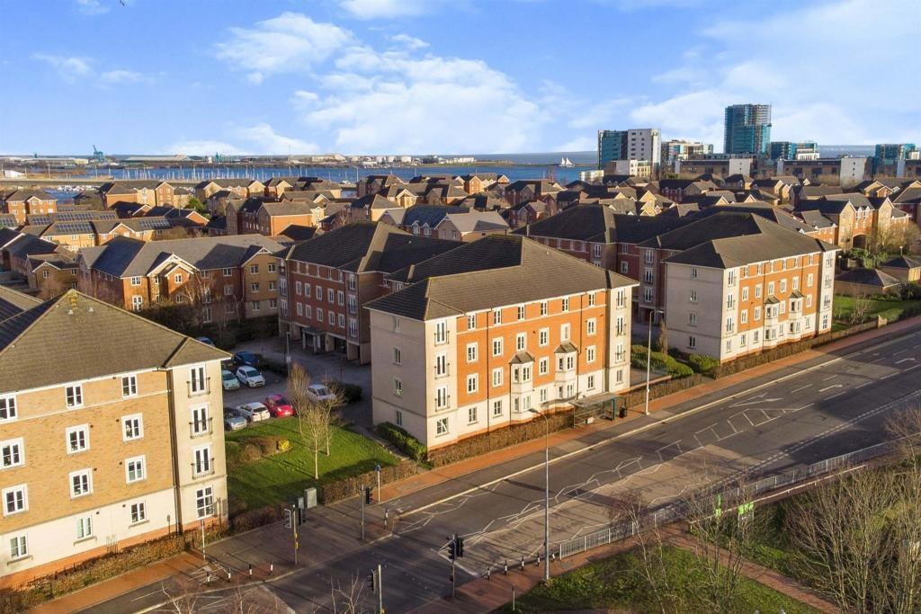 Ffordd James Mcghan, Cardiff, CF11 2 bed flat - £156,000