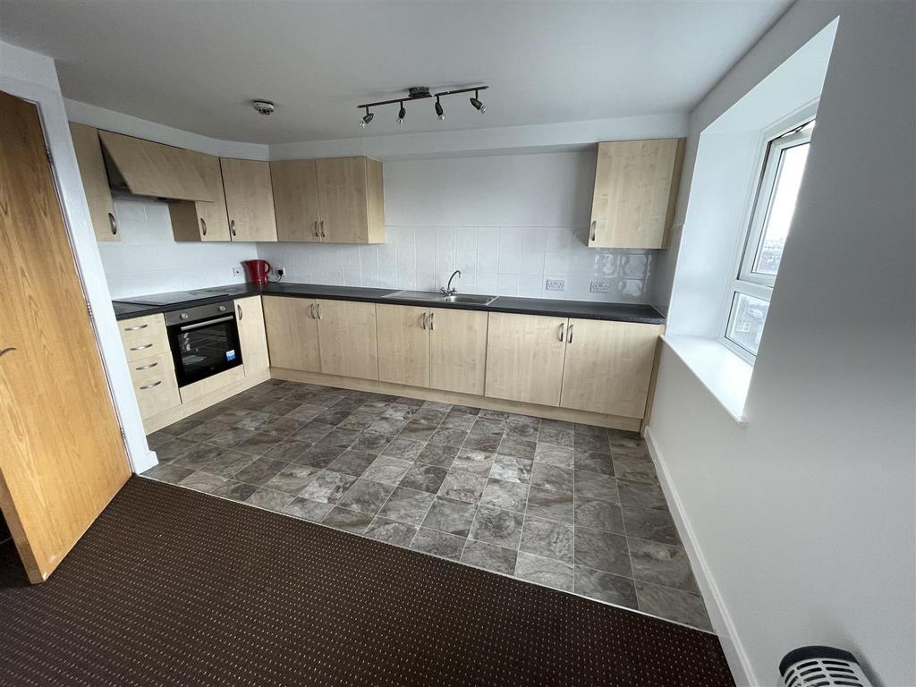 City View, Highclere Avenue, Salford 2 bed apartment - £80,000
