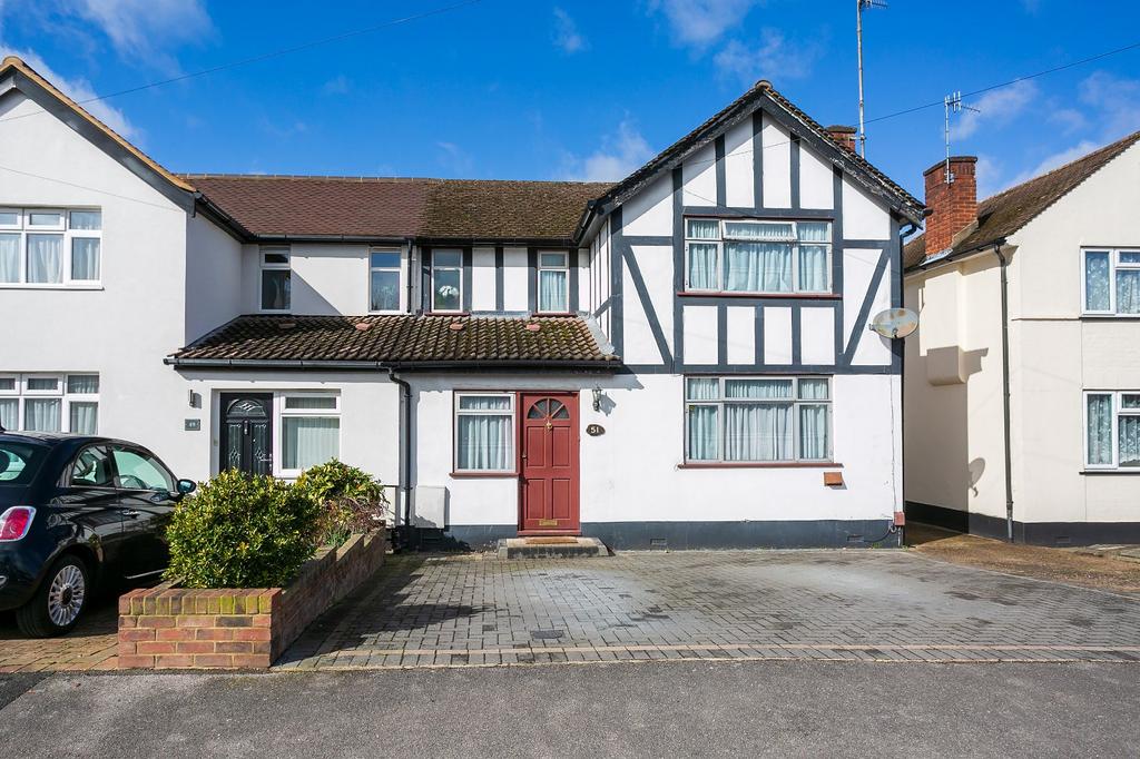 Mill Way, Bushey, Hertfordshire, WD23 3 bed semi-detached house - £575,000