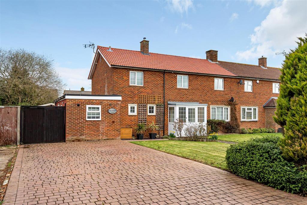 Queen Elizabeth Square, Maidstone 4 bed semi-detached house - £500,000