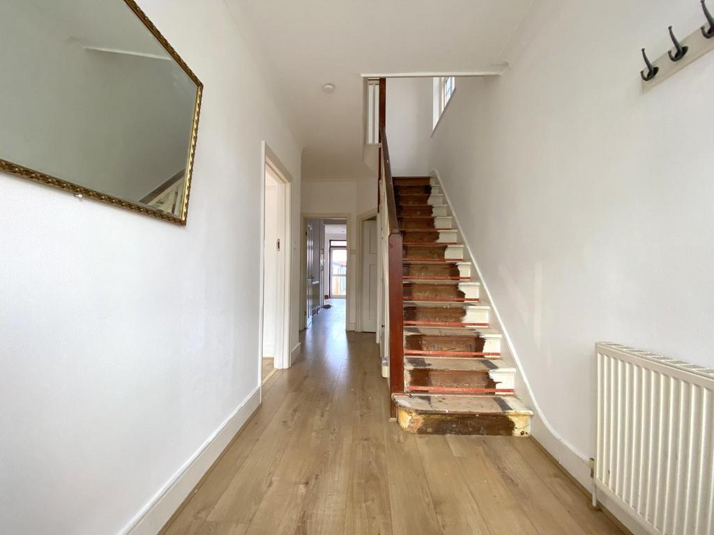 Syon Lane, Isleworth 3 bed end of terrace house - £2,600 pcm (£600 pw)
